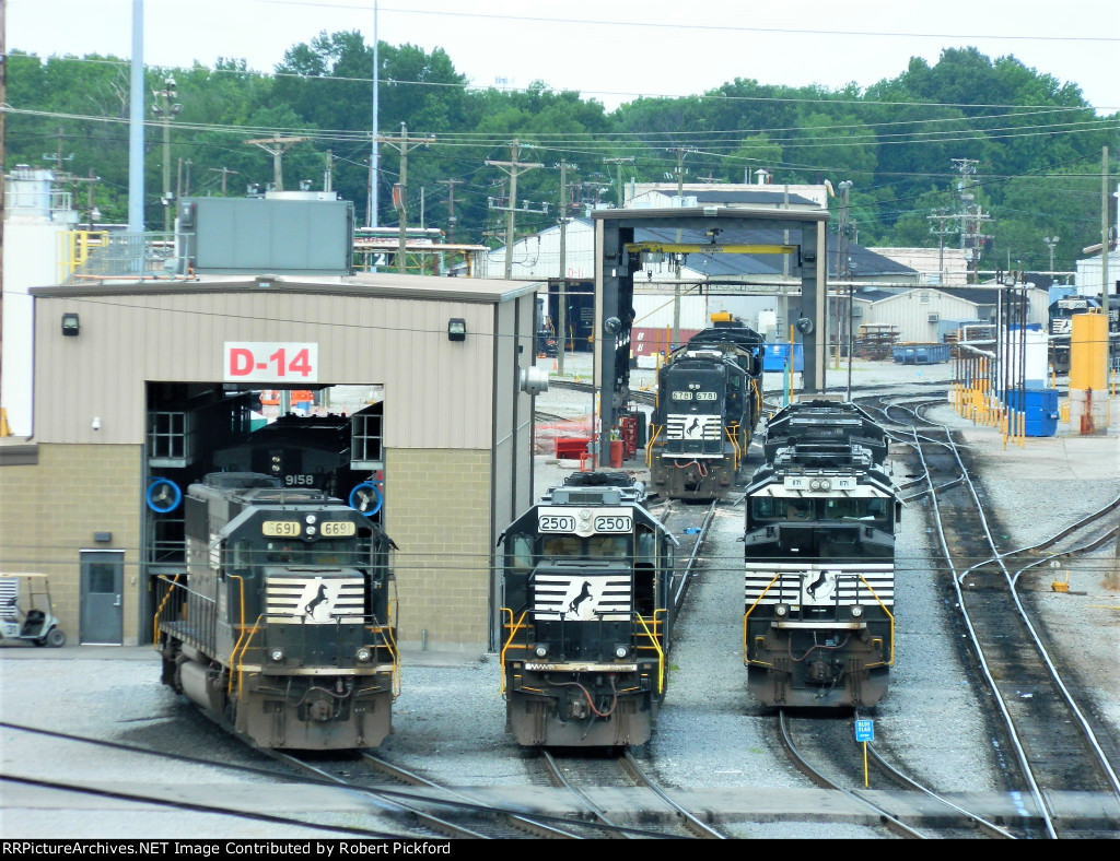 NS 9158 (C40-9W) 6691 (SD60) 2501 (SD70) 6781 (SD60M) 1171 (SD70ACe)